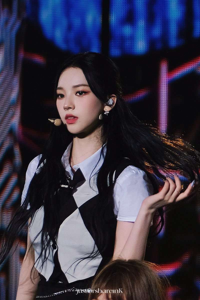 obsessed with her karina pics @karinaspics