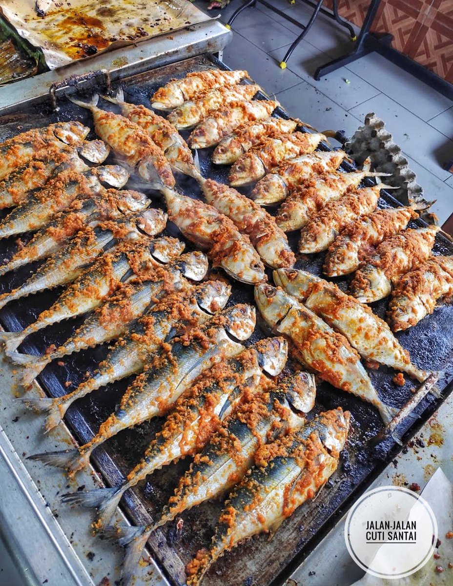 FoodPornMalaysia on Twitter: "RT @MalaysianFoods: Tempat makan tengah hari dengan 60 jenis ...