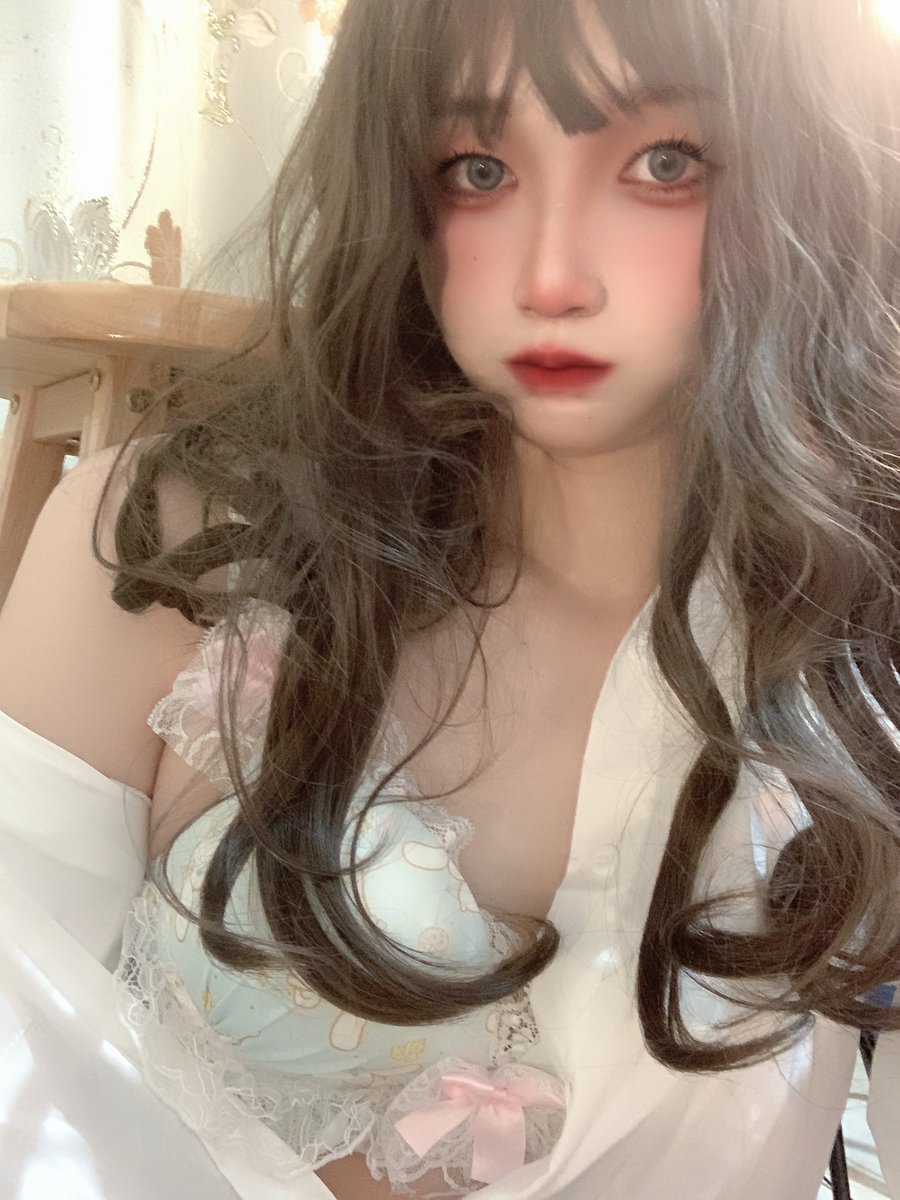 野猫呐呐 On Twitter 有我这样的老婆 你几点回家呢 药娘