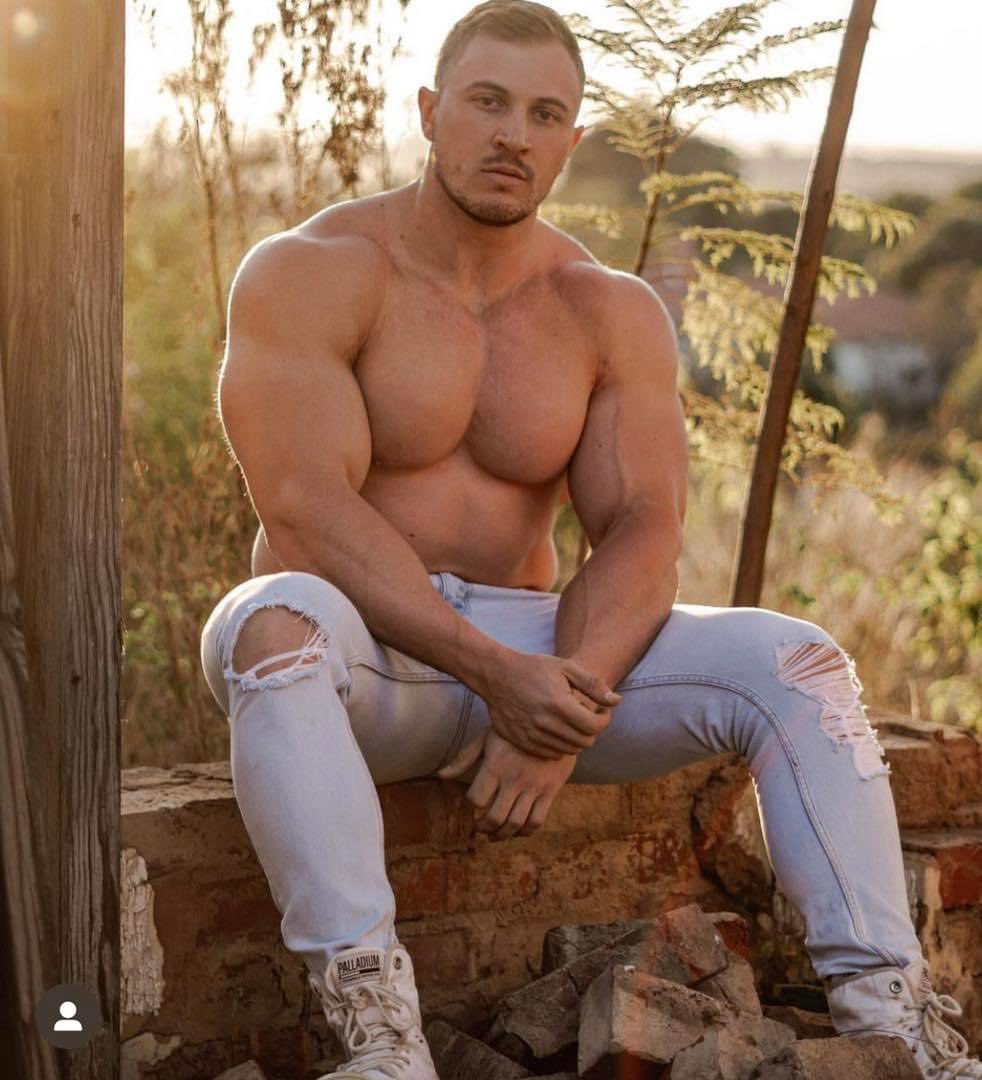 Muscle Guy on Twitter: "Beefy muscle cutie! https://t.co/RwWym2aUlE" / Twitter