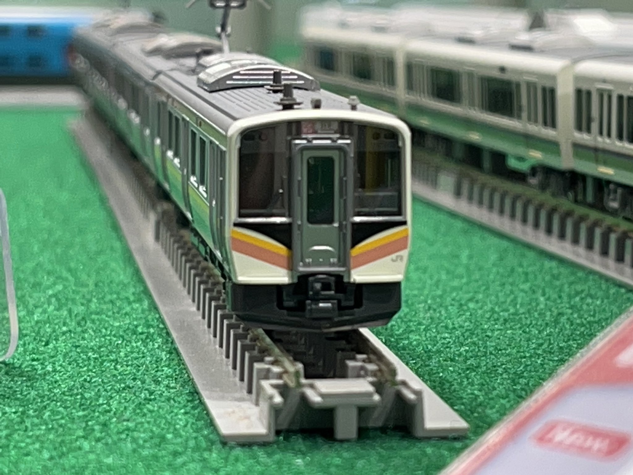 kz.鉄道 on Twitter: "昨日のJAMでKATOとtomixのブースでE129系の試作品が展示されていたけど、前者の方は帯全体が若干濃い目だったけど、後者は実車と同じ気がする ...