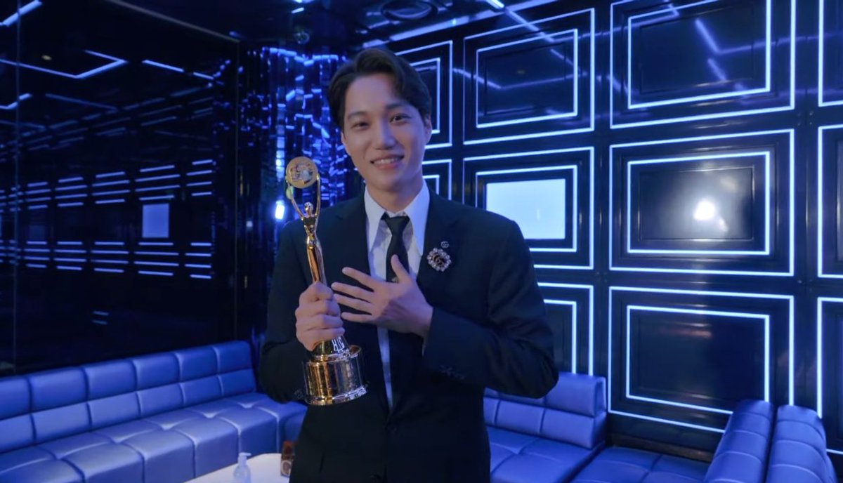 [KAI Vlog] 종인이의 스케줄 요모조모👀(KPOP. FLEX/EXO-L JAPAN 회지 촬영/청룡 시리즈 어워즈) 🔗 https://t.co/cPTjoz0ZDY ...