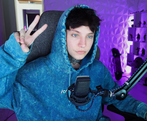 Cry on Twitter: "YA NO ES MI CUMPLE PERO ENTRA PORFI CARITA TRISTE https://t.co/uUh9mP6vWA rt y ...