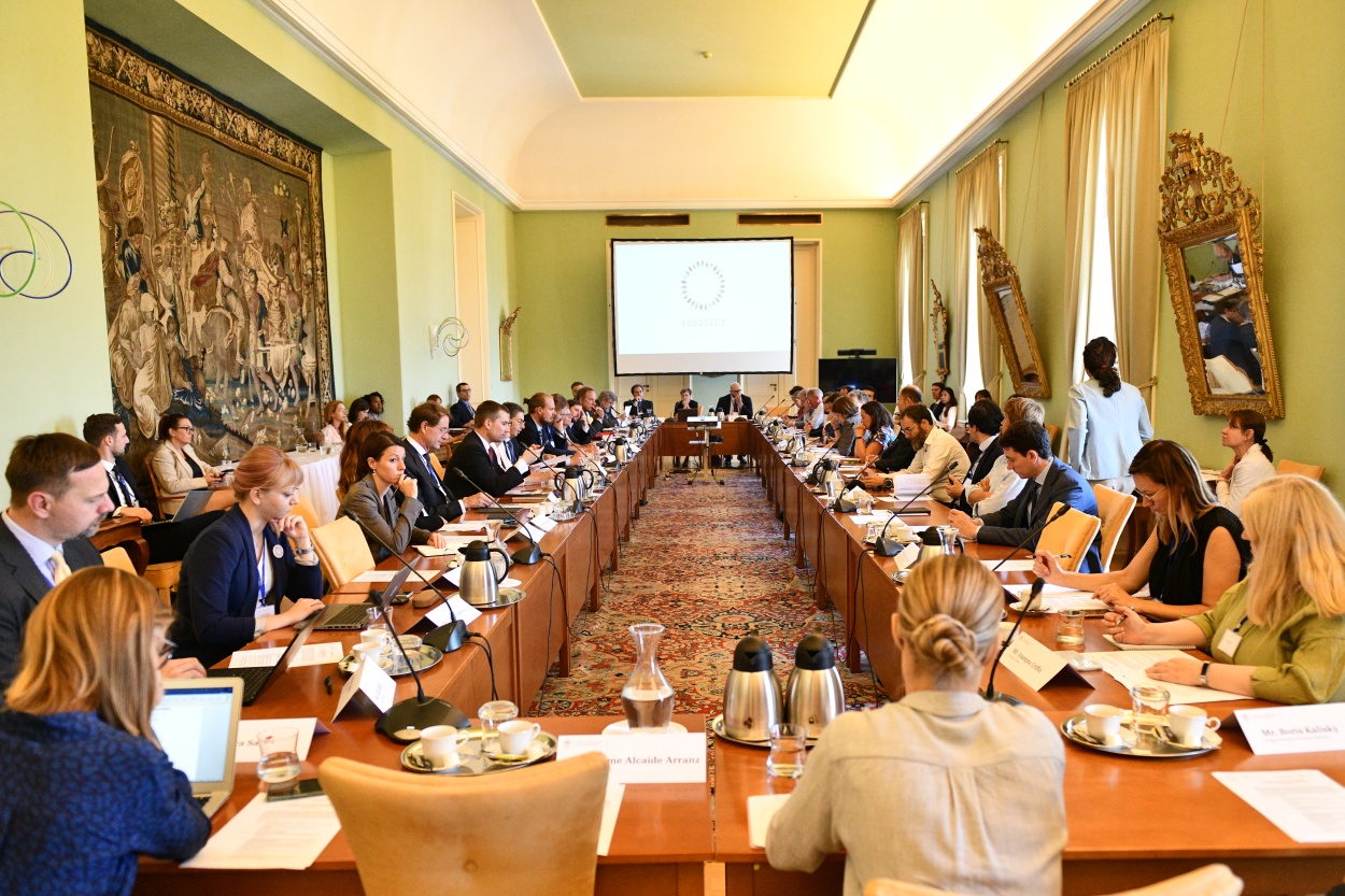 Czech MFA on Twitter: "Prague Transtatlantic Roundtable at @CzechMFA was opened by a discussion ...