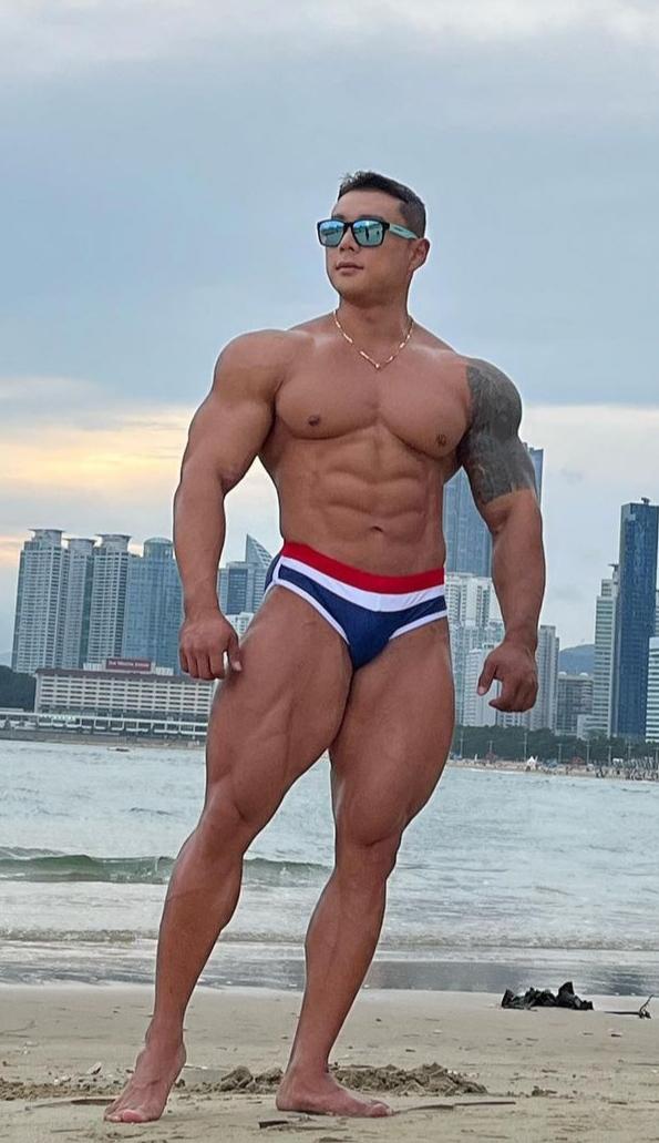 MuscleColtStar (MCS) 49K ️ Thanks on Twitter: "Seonghun Park ️😍 hot by the beach #bodybuilder"