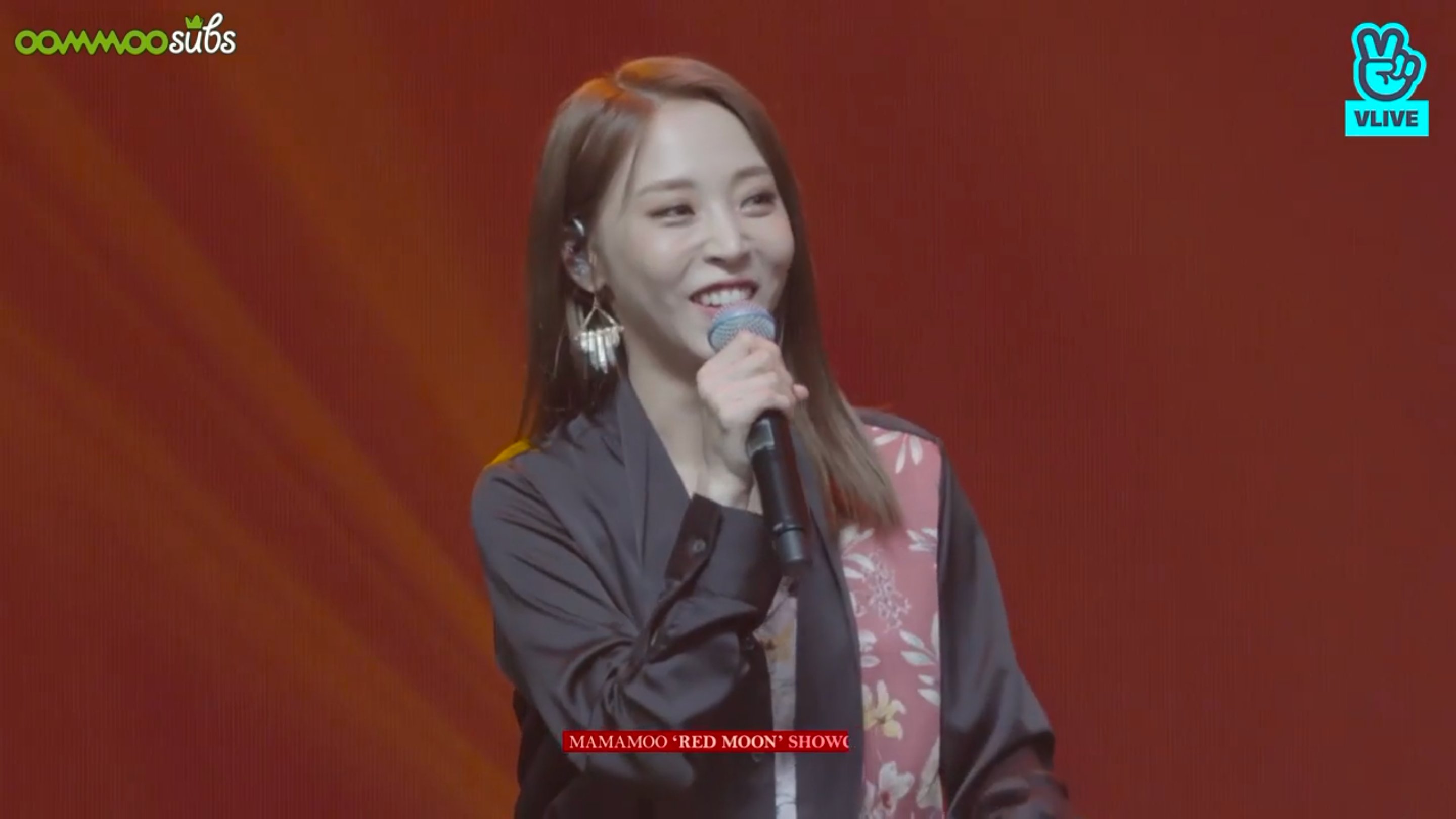 on Twitter: "Hwasa is so random and dry! She just suddenly decides to intro herself as Moonbyul ...