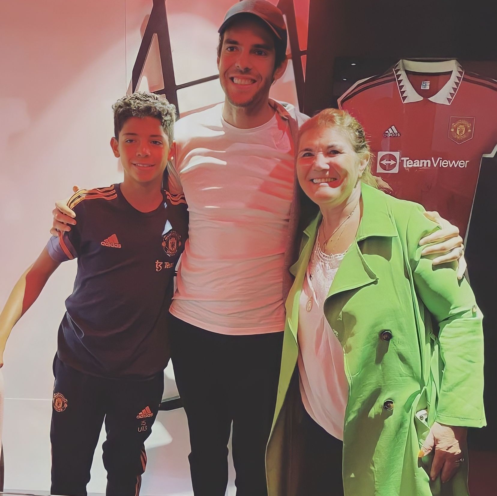 TCR. on Twitter: "Kaka with Cristiano Ronaldo's family ️ https://t.co/NWHH8Vvkio" / Twitter