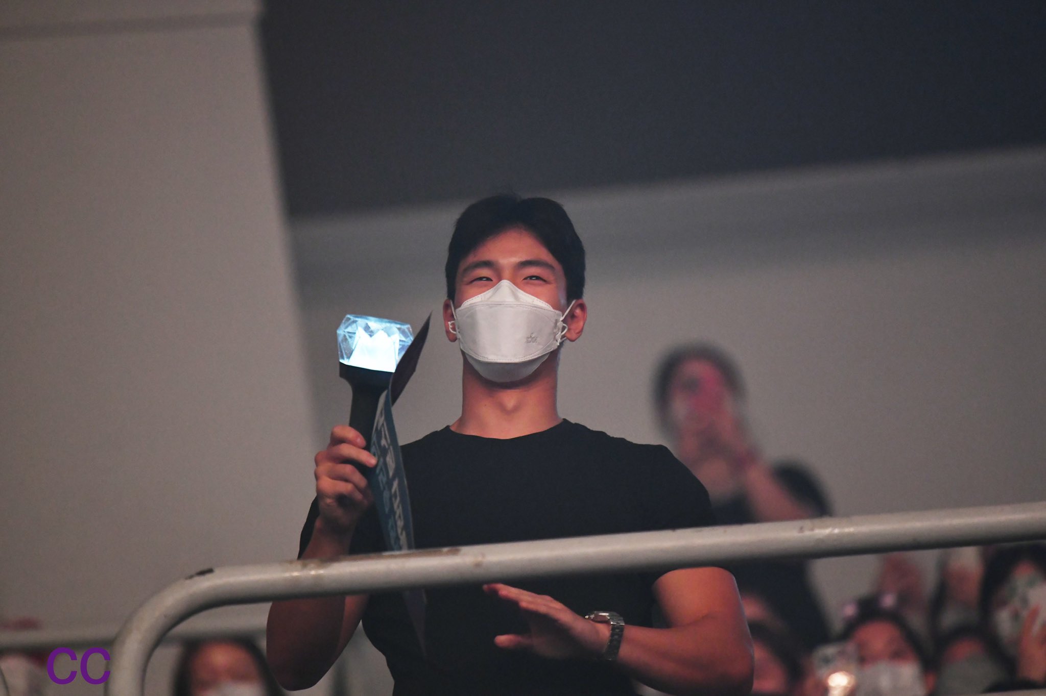 Yu on Twitter: "shownu appeared 😍😍 https://t.co/1LyQjgxDqm" / Twitter