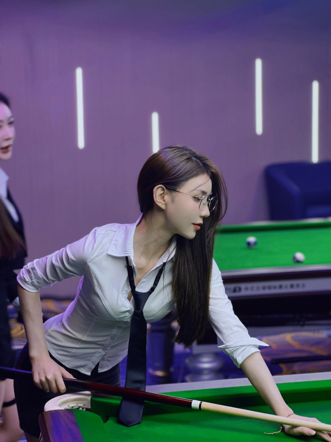 Xiao Zai 旺小仔💯 on Twitter: "The girl who plays pool. 是不是戴眼镜，打台球准一点的？🤣 https://t.co/nezq6bwoPO ...
