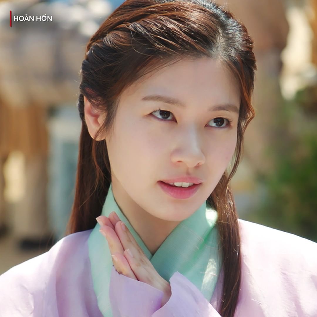 on Twitter: "Netflix Vietnam instagram update “playing 3 roles at the same time, can only be ...