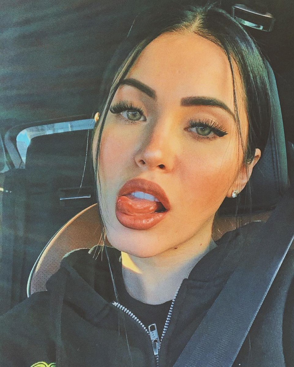 Claudia Alende beautiful women being beautiful @_bwbb_