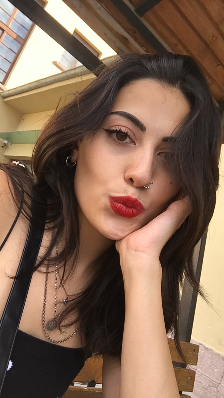 simge on Twitter: "bugun cok rahat 15 kisiyi asik etmisimdir kendime allah bereket versin 😍😍😍😍 ...