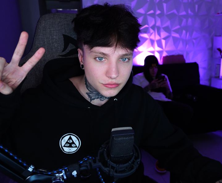 Cry on Twitter: "STREAM CON MI NOVIA https://t.co/uUh9mP6vWA RT Y TE SALUDO https://t.co ...