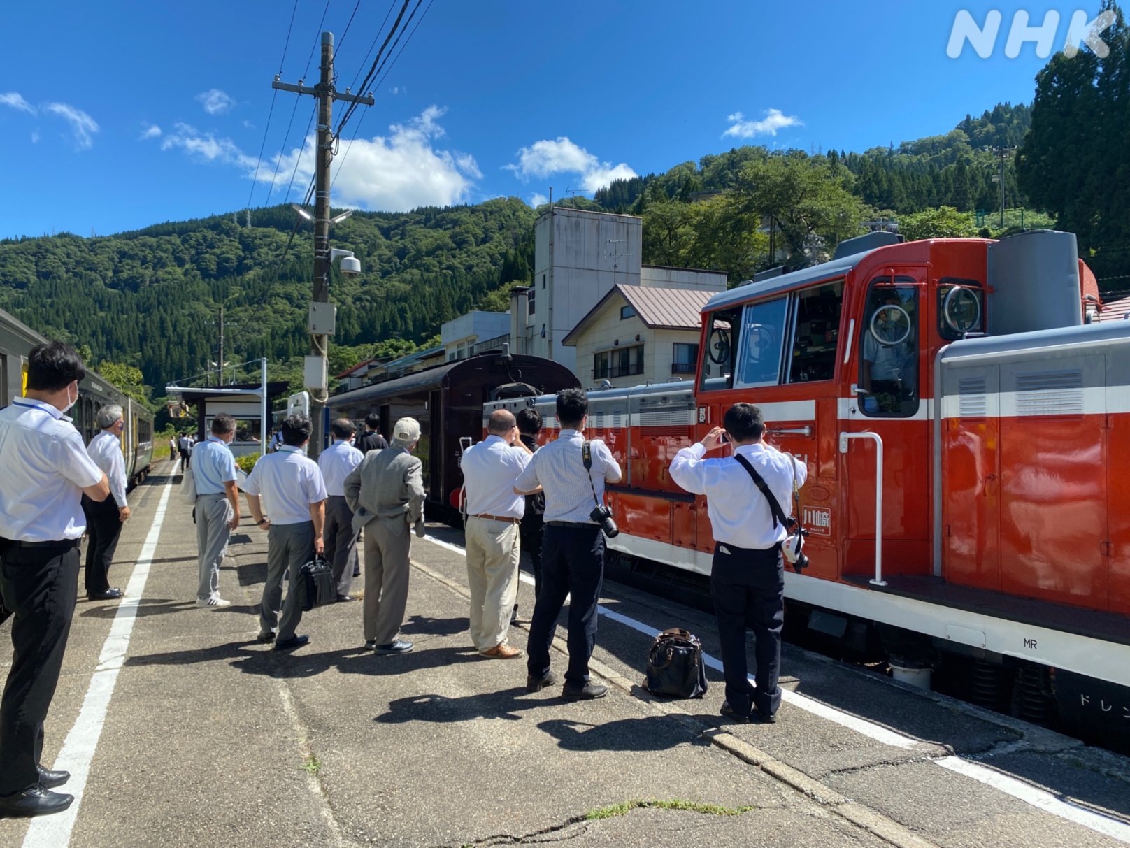 NHK福島放送局 on Twitter: "\🔆どーもきょうは只見線🔆／ 来月1日に全線で 運転を再開する #JR只見線 報道関係者を対象にした不通区間の 試乗会が行われています!! ️👀 ...