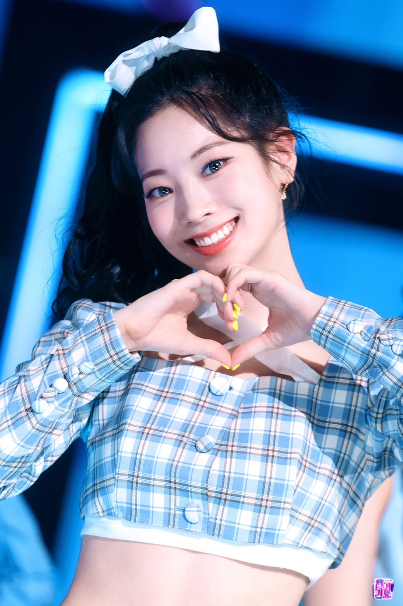 TWICE Indonesia on Twitter: "TWICE Photos on SBS Inkigayo #DAHYUN #TWICE #트와이스 @JYPETWICE 🔗 ...