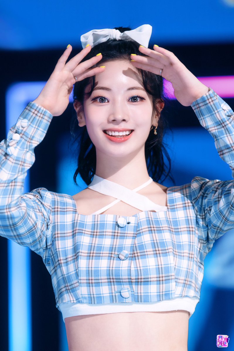 TWICE Indonesia on Twitter: "TWICE Photos on SBS Inkigayo #DAHYUN #TWICE #트와이스 @JYPETWICE 🔗 ...
