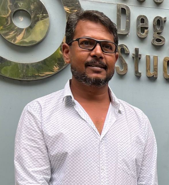 Actor Kayal Devaraj on Twitter: "Team #VasuvinGarbinigal, with a heavy ...