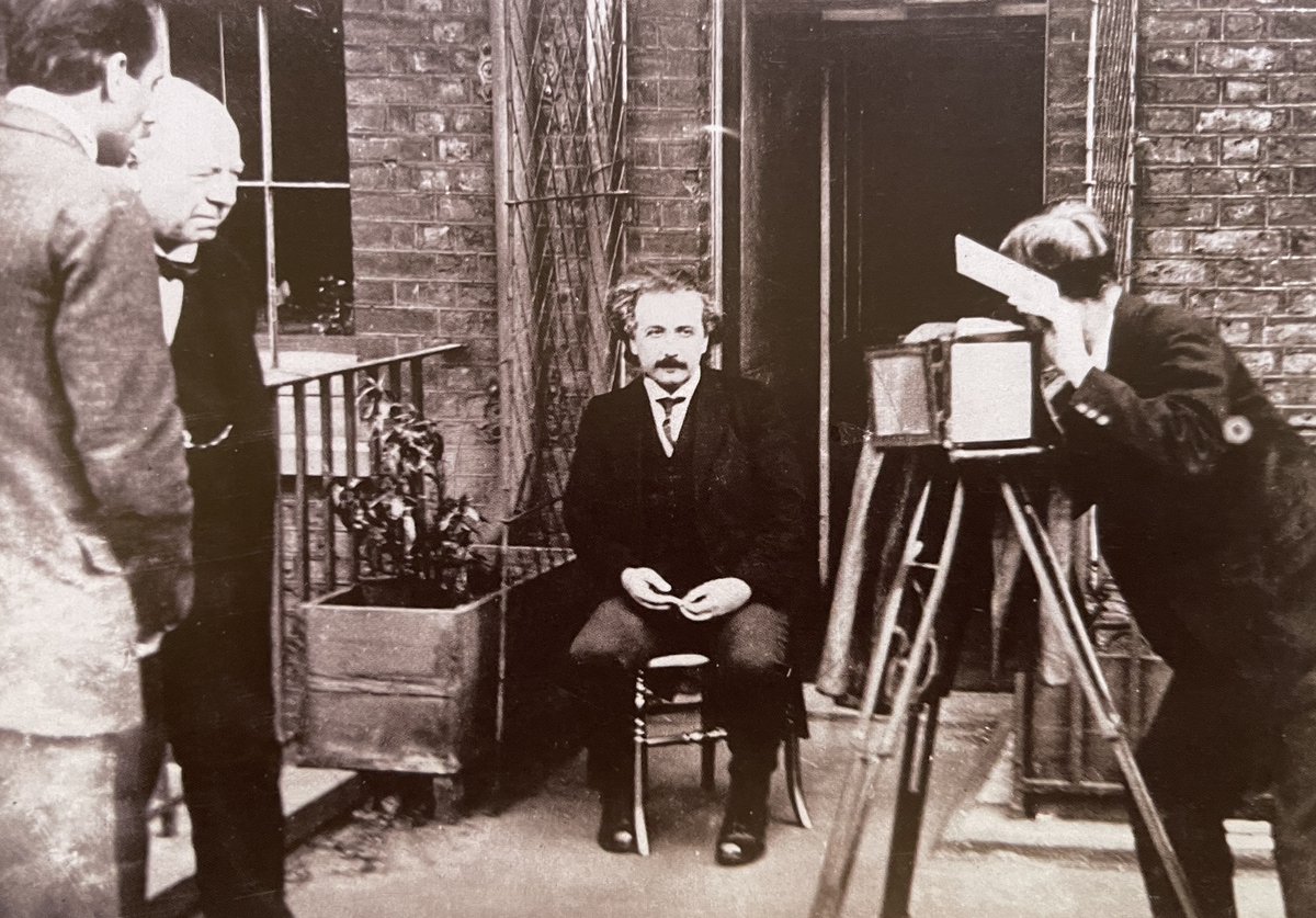 Albert Einstein on Twitter: "#ThrowbackThursday: Einstein sitting for a photographer in London ...