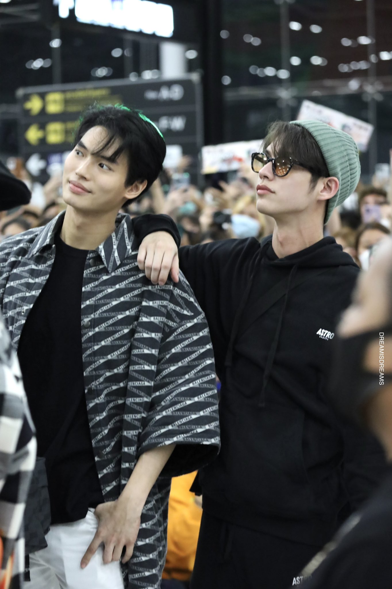 Otti🐺🐰☯️🤍💚 on Twitter: "いただきました🙏😇 SafeFlight BrightWin #GMMTVreadyforJapanD2 #ไบร์ทวิน ...