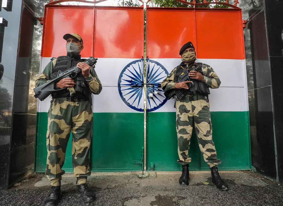 Jay Wankhade on Twitter: "Border Security Force (BSF) troops armed with 🇮🇹 Beretta MX4 Storm ...