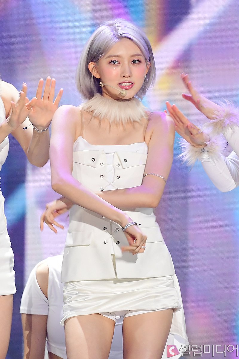 🐼🌿takapanda🌿🐼 on Twitter: "[Press Photo] 220825 2022 K GLOBAL HEART DREAM AWARDS IVE “ GAEUL ” 🍁 ...