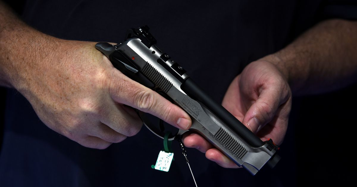 U S Judge Throws Out Texas Gun Ban For Young Adults After Supreme