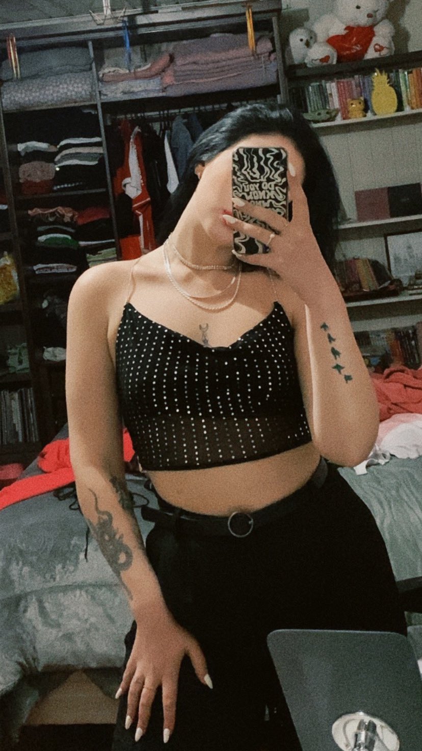 ؘ on Twitter: "prontíssima pra ir pro pagodinho 💋 https://t.co/PoKyo52Xfc" / Twitter