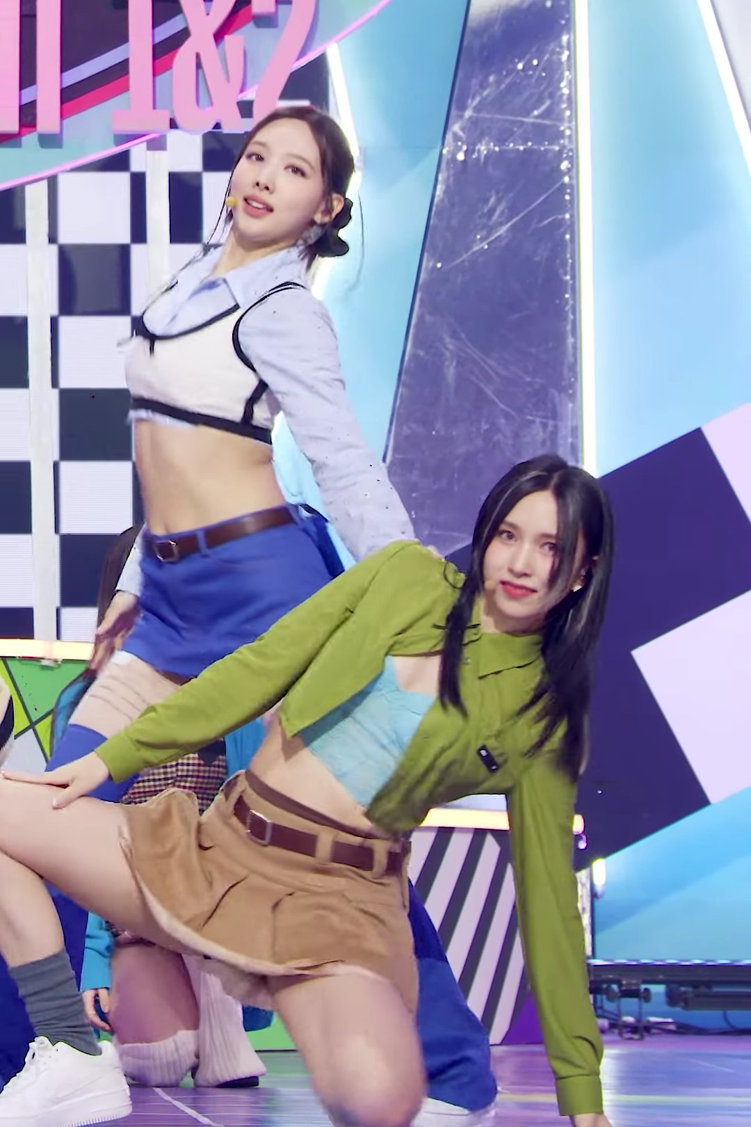 minaron #TalkThatTalk on Twitter: "MINAYEON'S BODY ROLLS PLEASE HAVE MERCY https://t.co ...