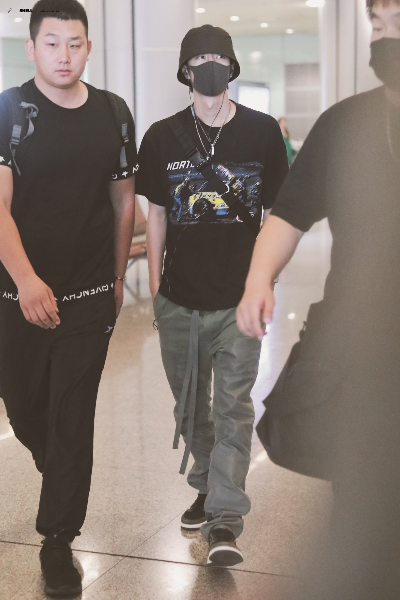 moran🌺🐷🐰♡. on Twitter: "190826 공항 타래 ©️ Shell9·王一博 #王一博 #왕이보 #WangYibo https://t.co/5sOlyEBbMx ...