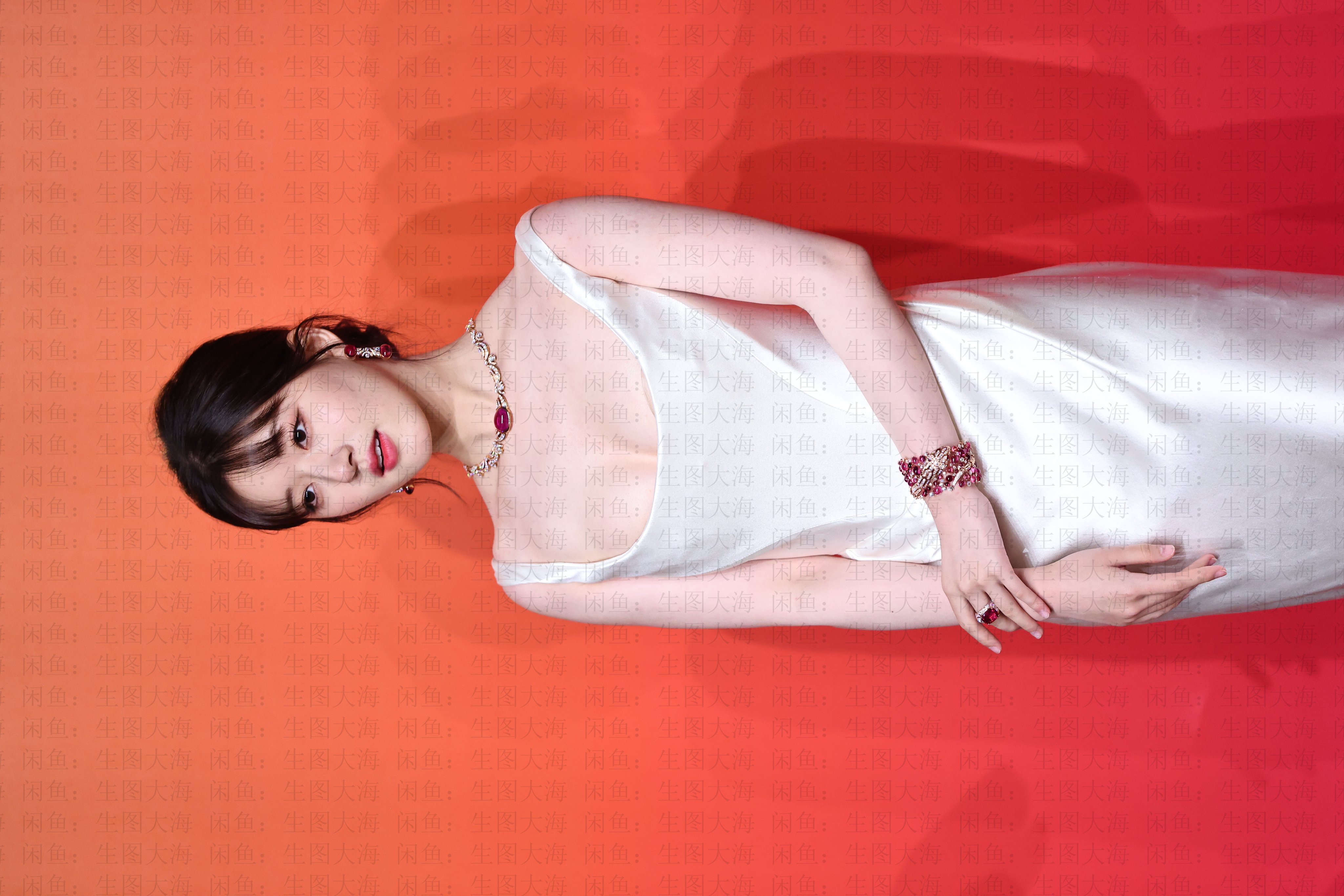 星图大海 on Twitter: "赵露思宝格丽漏乳贴 137p，无水印买断图，专业代拍拍摄，官摄位，约14m一张，跟其他带水印，小图不一样，高端收藏款，需要的私聊 https://t.co ...