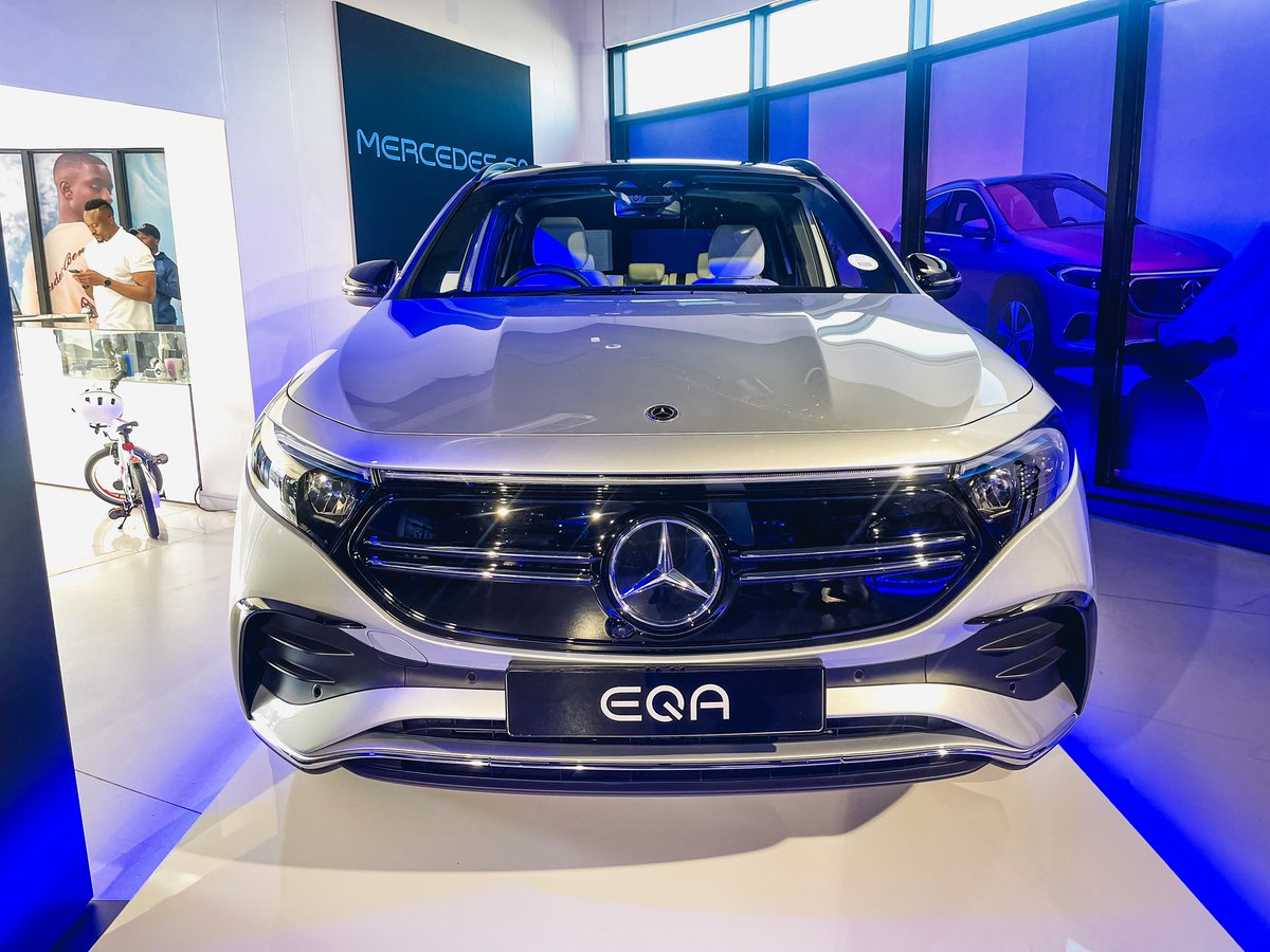 CarsInPixels on Twitter: "RT @khuleonwheels: Say hello to the new and all-electric Mercedes-Benz ...