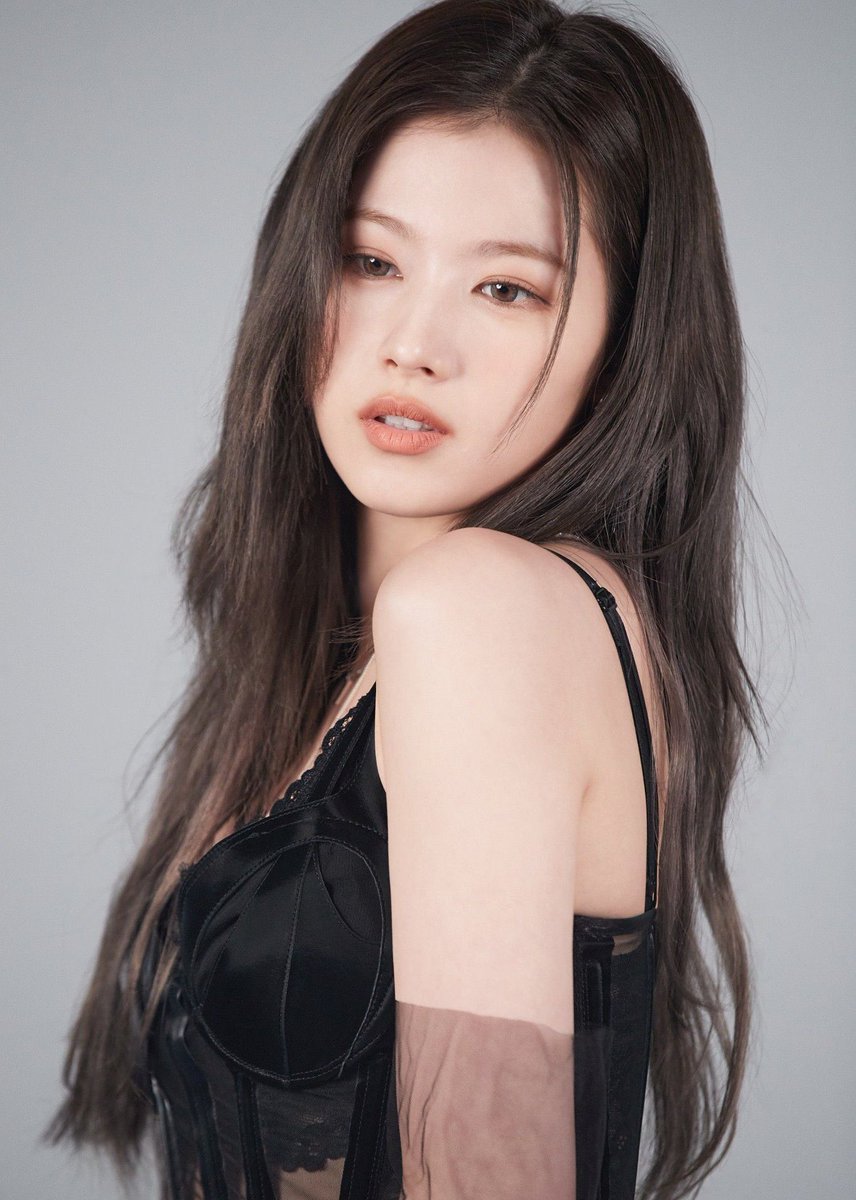 Sana Universe on Twitter: "OH MY GOD SANA??? #SANA #사나 #サナ"