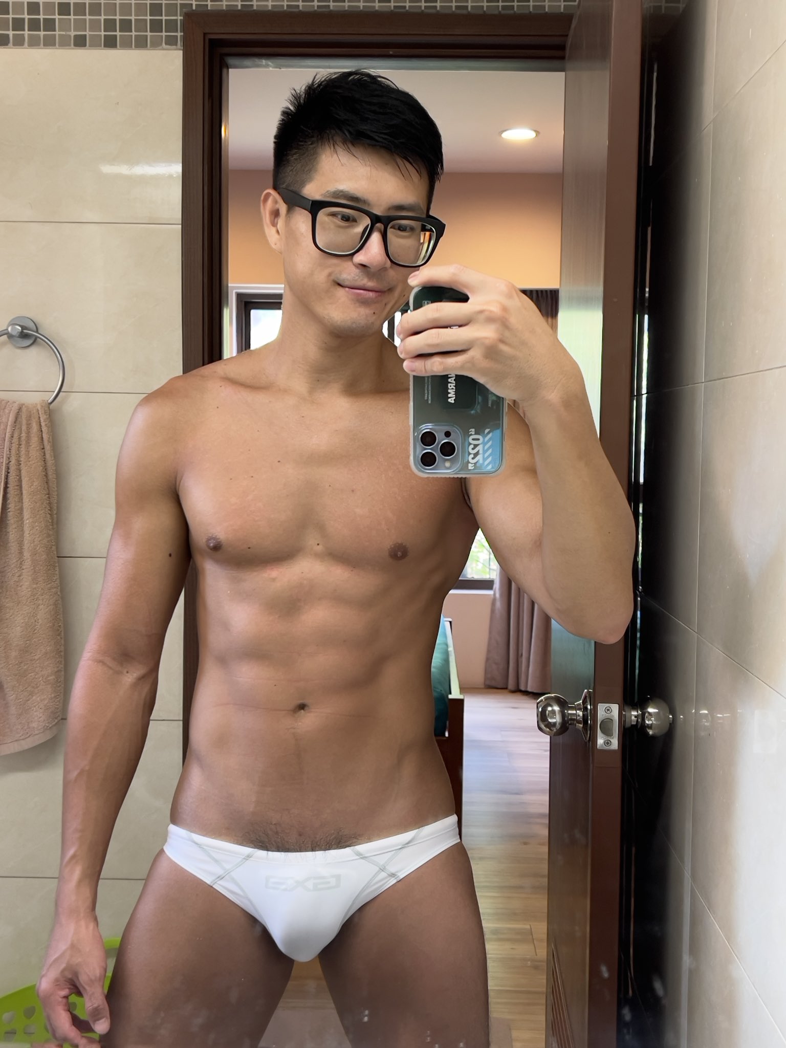 Daniel Chen on Twitter: "好像是很透的泳褲，但今天沒有下水，濕掉會多透不知道😁 #GX3 https://t.co/jaZgWv3pPs" / Twitter