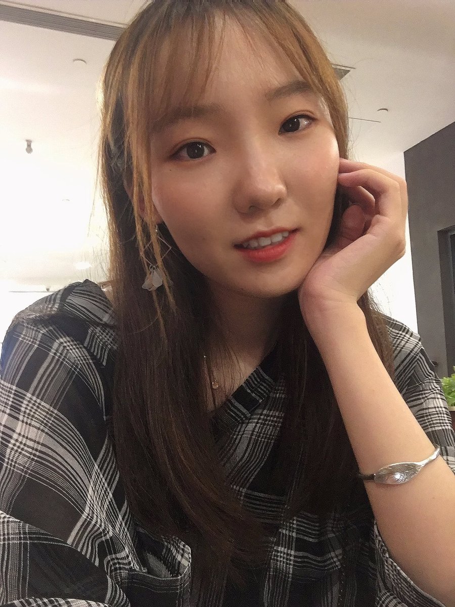 Percocets(接投稿) On Twitter 小姐姐的自拍和反差照片 反差 欢迎来填问卷 Fr3byey