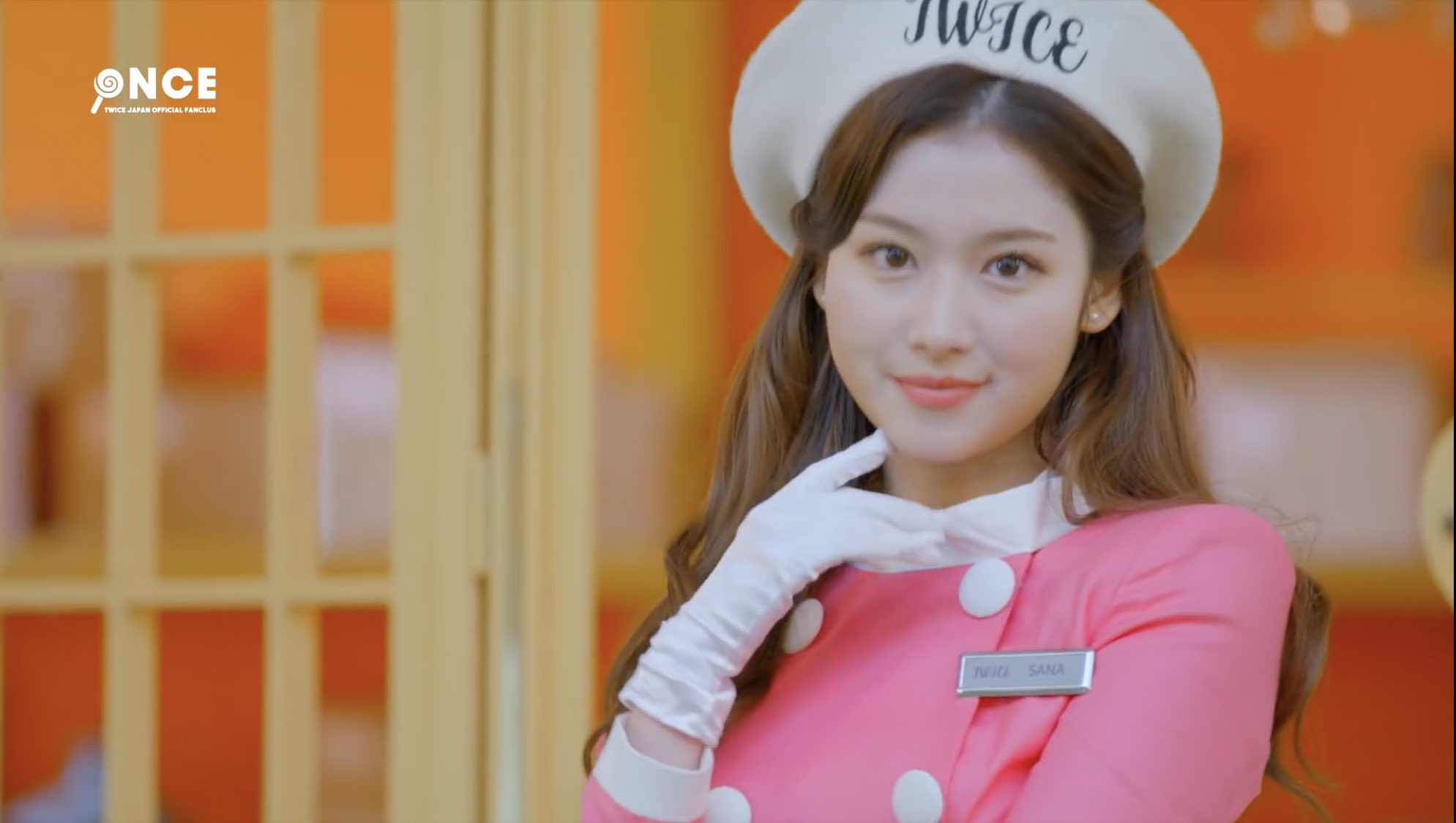 ろっくん@手袋フェチ_グローブ on Twitter: "TWICEのSANAさん、サテングローブ♪ 国際的なグループですが、大阪出身のメンバーなんで親しみが持てますね^ - ^ #TWICE ...