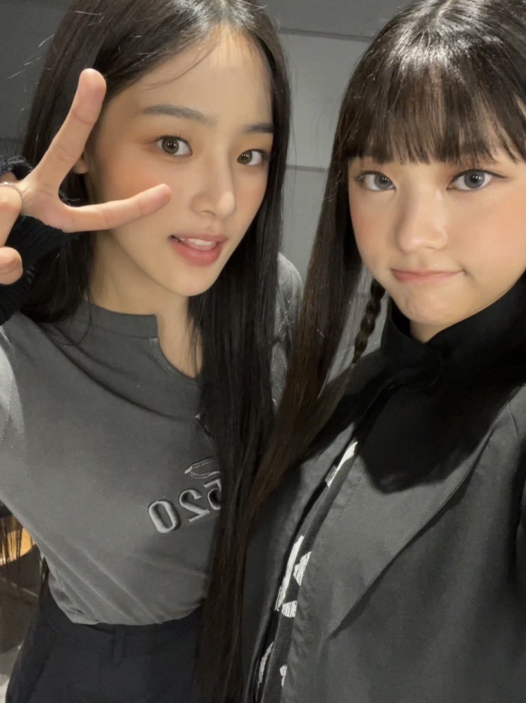 New Jeans France 🐰🇫🇷 on Twitter: "📲 UPDATE • 24.08.22 #MINJI a publié des selcas avec #HAERIN ...