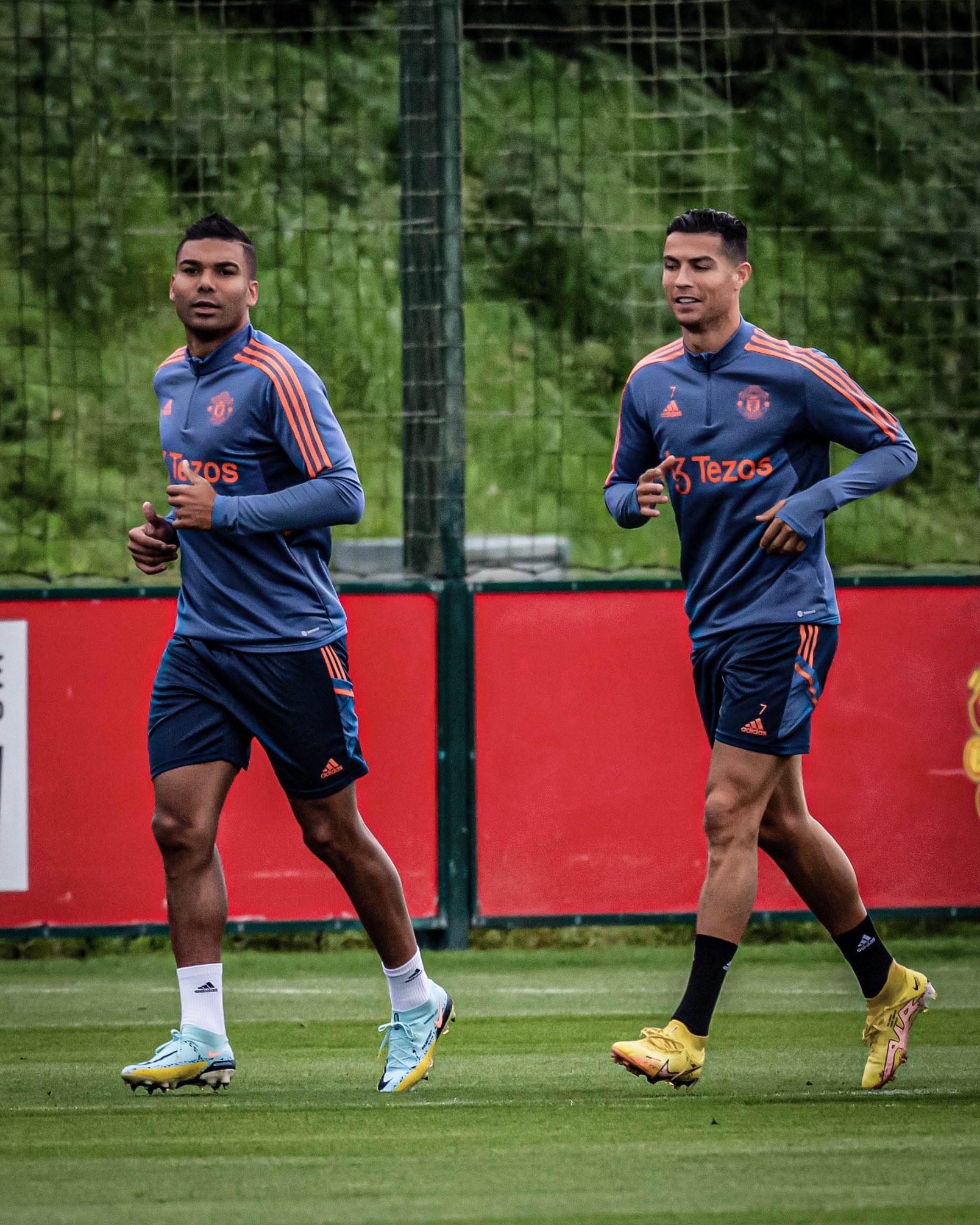 EPL World on Twitter: "رونالدو وكاسيميرو في التدريبات 😍 https://t.co/tTkRmQwZVD" / Twitter