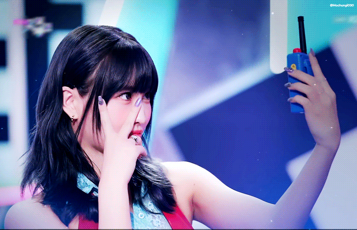 인스티즈(instiz) on Twitter: "y2k패션으로 첫 무대한 트와이스.gif (링크에 더있어요👉) https://instiz.net/pt/7217039"