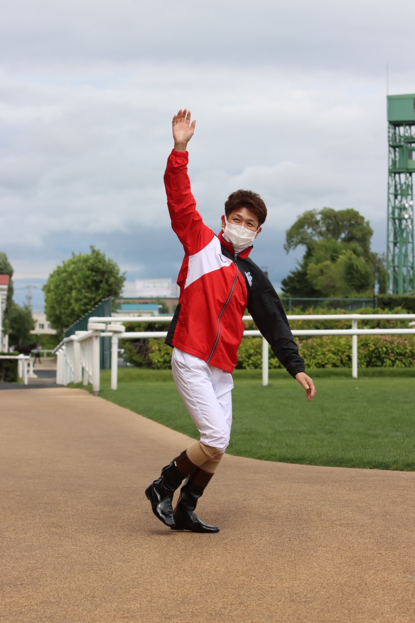 地方競馬全国協会(NAR)公式 on Twitter: "JRA札幌競馬場で2022ワールドオールスタージョッキーズのオープニングセレモニーが行われました。岡部誠騎手(愛知)もWAS選抜の ...