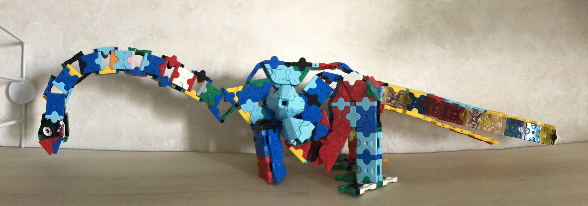 ことぶき神𓆣 on Twitter: "LaQをこよなく愛する、8歳の息子が作りました！ 一番好きな恐竜、マメンチザウルスです。みんな見て。 https://t.co/bHAed6REES ...