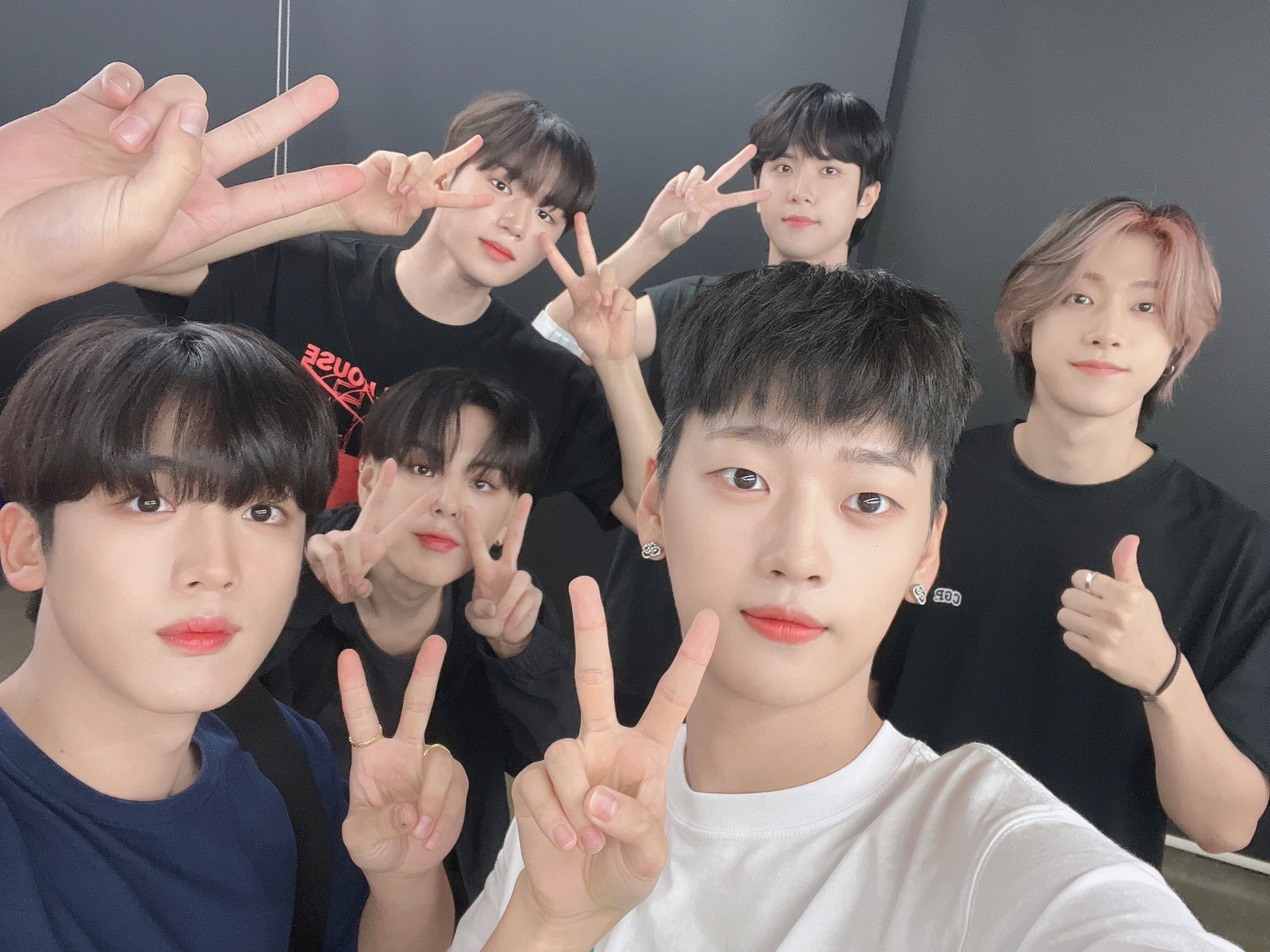 WEi JAPAN OFFICIAL on Twitter: "爽やか💙フレッシュな💜魅力溢れるWEiと一緒に過ごした時間はいかがでしたか？ 日本のRUiに会ってたくさんのエネルギーをもらえて ...