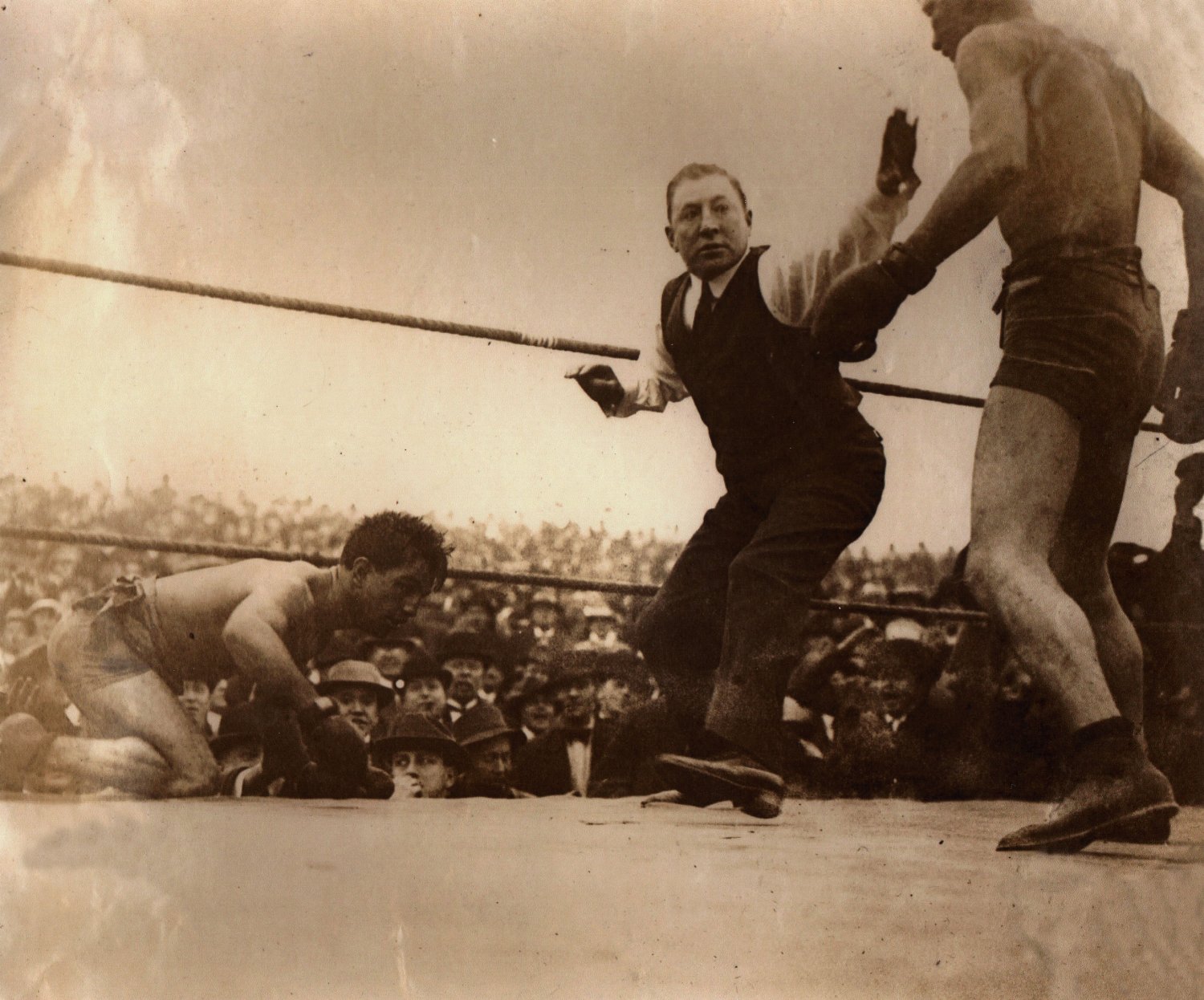 Boxing History on Twitter: "Lightweight champion Ad Wolgast struggles to gain his composure ...