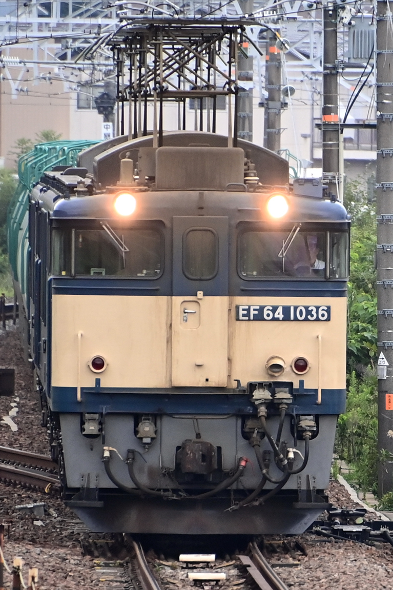 矢左衛門 on Twitter: "中央西線8084レ EF64 1036号機 国鉄色・1027号機 更新色JRFマーク無し タキ12両、 瑞浪を定刻通過しました。😀 ️ https://t ...