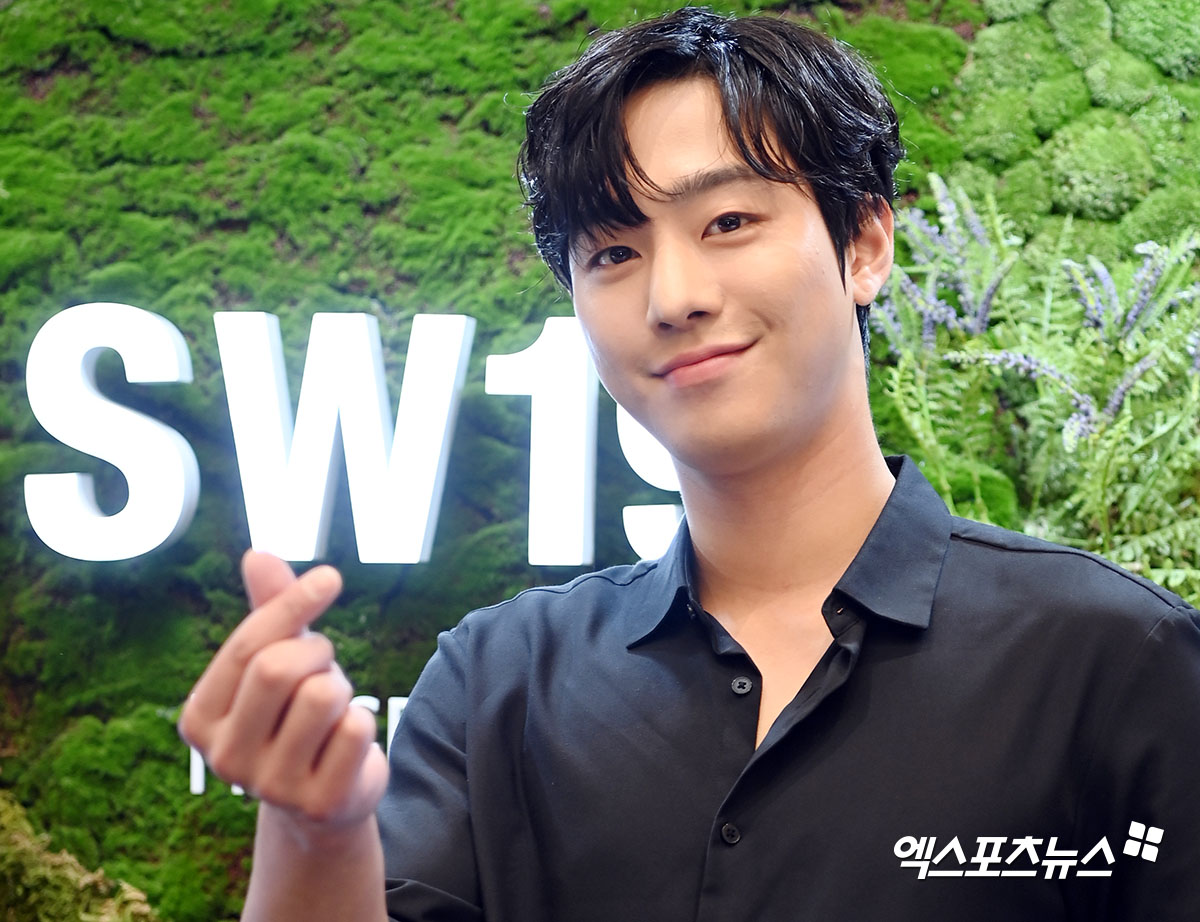 내 사랑하는 안효섭 ♡ on Twitter: "[PRESS] #AhnHyoSeop at the SW19 Fragrance x Chicor fansigning event at ...