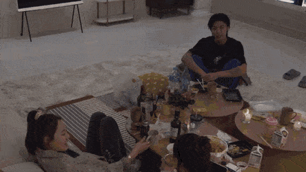 인스티즈(instiz) on Twitter: "먹던음식 그대로 냅두고 방에 들어가는 환연 출연진 ..gif (링크에 더있어요👉) https://instiz.net/pt ...