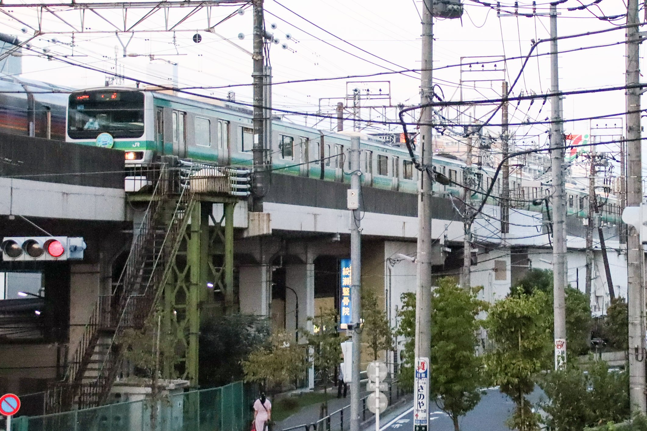 てつまみレ on Twitter: "それのケツ撃ちを撮ろうとしたら、常磐線E231系デビュー20周年記念HM付きの東ﾏﾄ101編成に被られた。 2022.8.27(土) カシオペア紀行（長野 ...