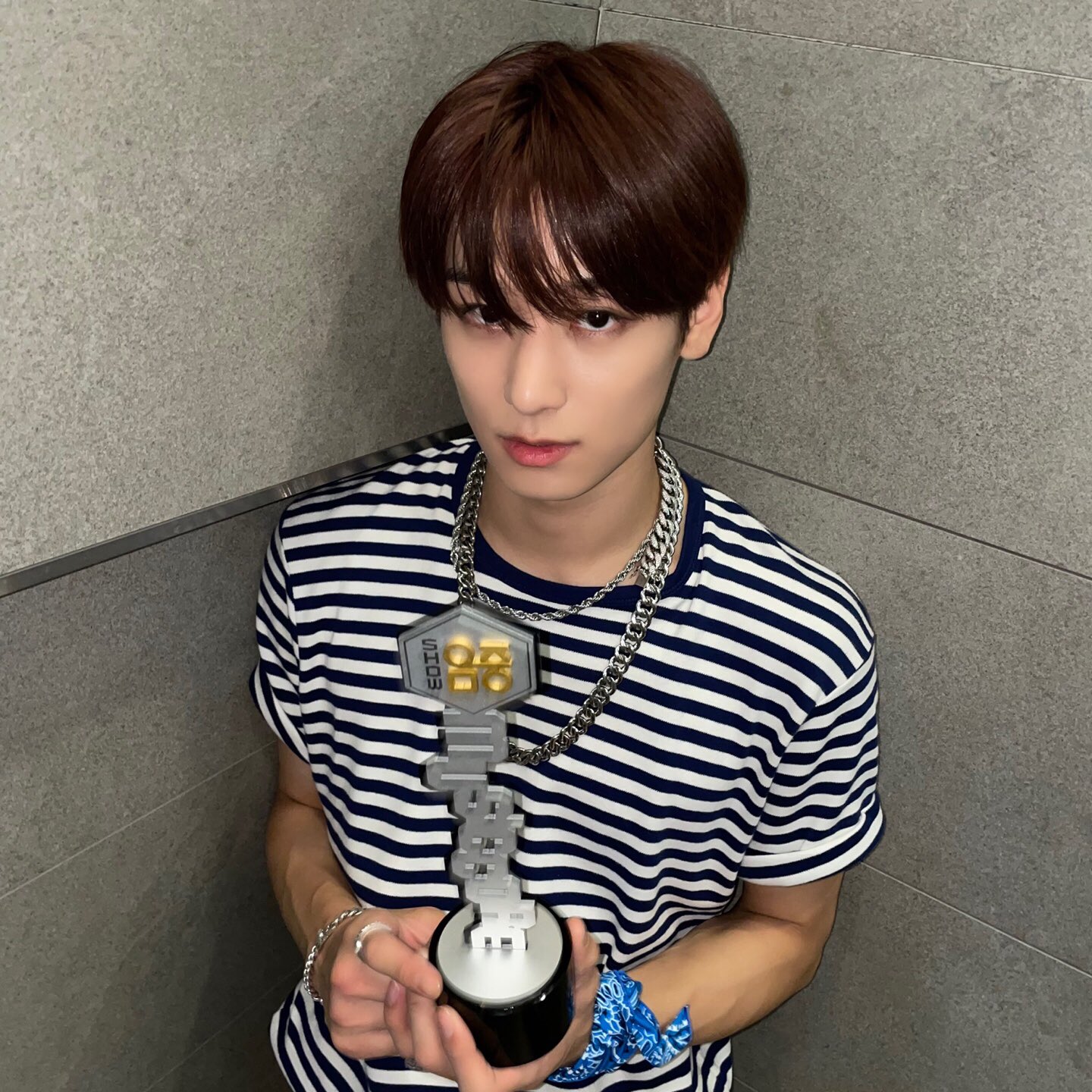 fara 🐳 on Twitter: "lu ngapa kaya dipaksa foto gitu dah? mana di pojokan lagi anjirr terus ...