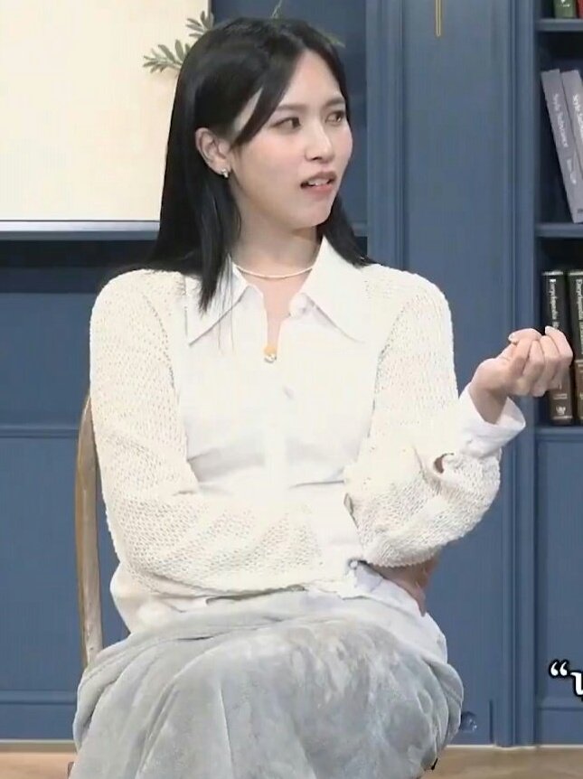 RS | 🌭 on Twitter: "RT @minameekies: her judging face 😭"