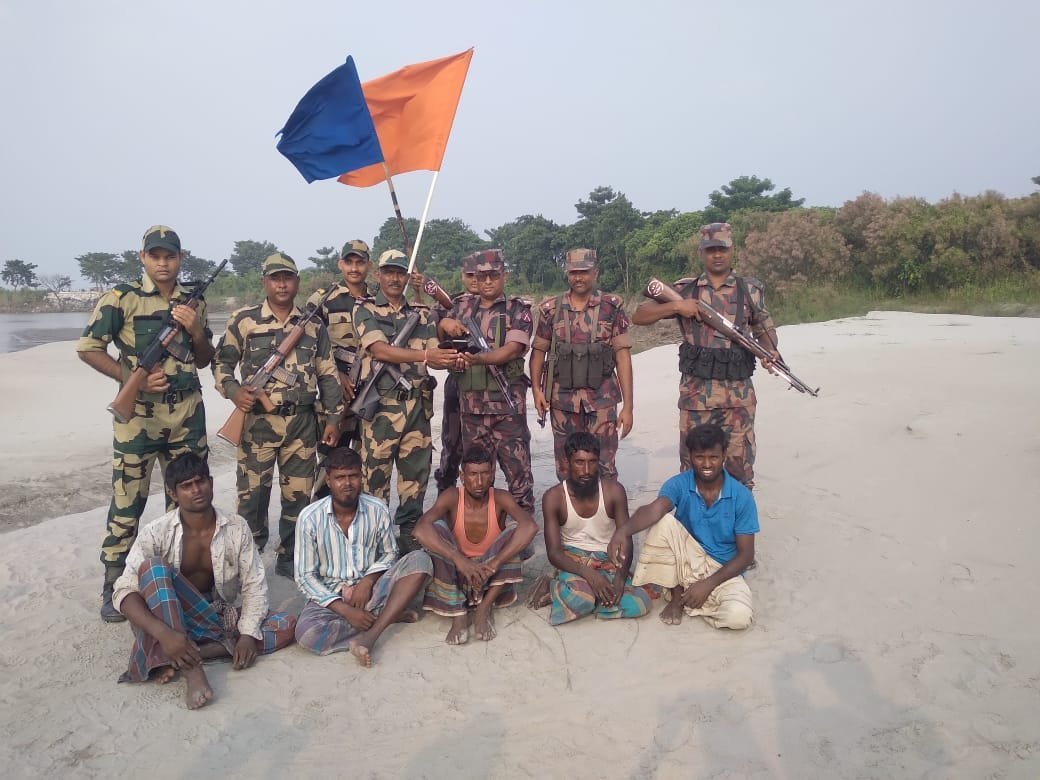 Assam | Border Security Force personnel detained 5 Bangladeshi ...
