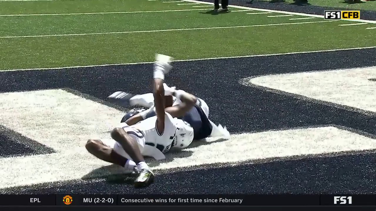 FOX College Football on Twitter: "After review, the touchdown is GOOD! 😎 @UConnFootball takes a ...